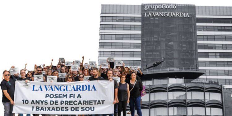 ‘La Vanguardia’ convoca dos días de huelga después de que la empresa abandonase las ...